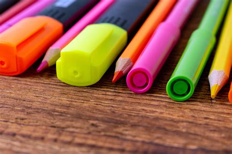 노트북 빈 페이지 다채로운 연필 마커 및 펜 모형을 학교 개념으로 다시 구성 0명에 대한 스톡 사진 및 기타 이미지 0명 개념 공란 Istock