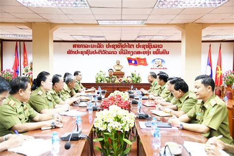 ກົມໃຫຍ່ການເມືອງ ປກສ ມອບຫຼຽນກາ ໃຫ້ບຸກຄົນທີ່ປະ ກອບສ່ວນວຽກງານປ້ອງກັນຄວາມສະຫງົບ ກະຊວງປ້ອງກັນຄວາມສະຫງົບ