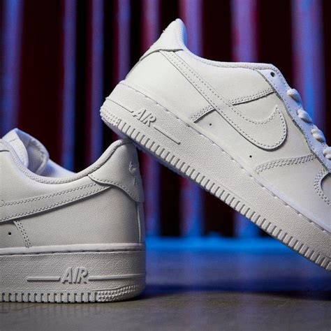 Unterschiede erkannt: Nike Air Force 1 und Air Force 1 '07 LV8 - JD ...