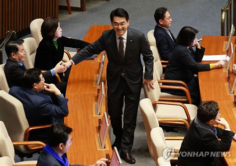 본회의 참석하는 박용진 의원 연합뉴스