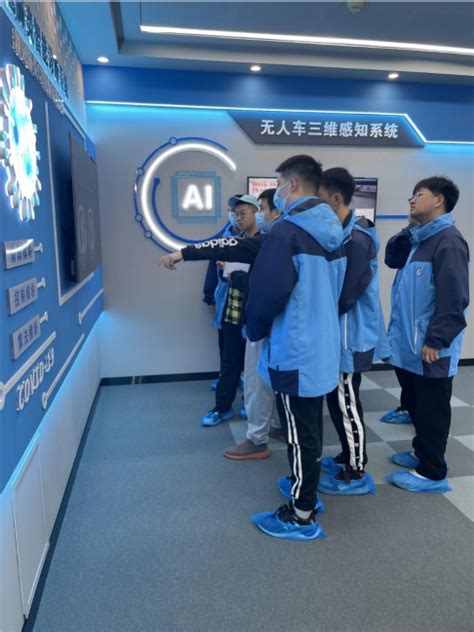 鄂州高中师生来访参观国家多媒体软件工程技术研究中心 新闻中心 国家多媒体软件工程技术研究中心
