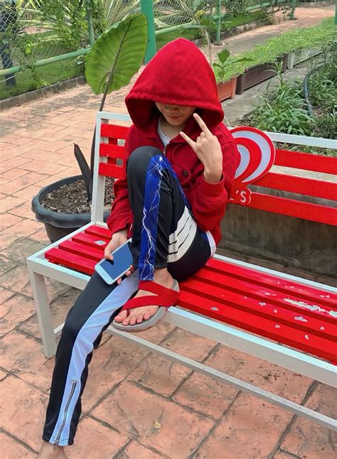 ปักพินโดย 𝕮𝖆𝖛𝖊𝖓𝖉𝖎𝖘𝖍 𒉭 ใน โปรไฟล์ ชีวิตฮิปปี้ ภาพสาวน่ารัก