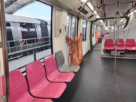 ผู้โดยสารเฮ เตรียมนั่ง “รถไฟฟ้าสายสีชมพู” พ ย นี้