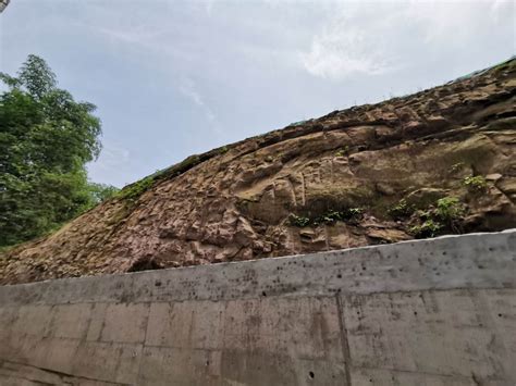 四川自贡富顺县邓井关后山崩塌治理主动防护网工程施工完毕
