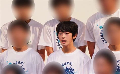 2ページ目〈悠仁さま文化祭に秋篠宮ご夫妻も登場〉「ヒサヒトtシャツ」でベビーカステラを頬張り悠仁さま17歳の青春 文春オンライン