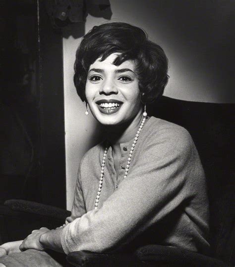 Pin Van Edmund Paul Op Shirley Bassey
