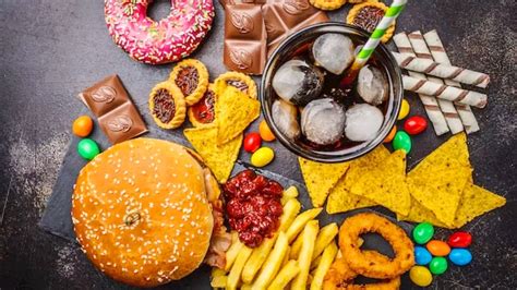 చిన్నవయసులోనే గుండెపోటు ఎందుకొస్తుందో తెలుసా Heart Attack Cases Understand From Experts