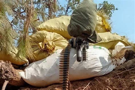 မောင်း မောင်း Added A New Photo