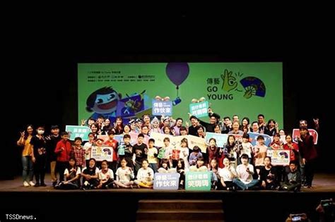 傳藝go Young作伙來 囝仔看戲笑嗨嗨 逾200所學校參與 傳統藝術接軌臺灣新世代