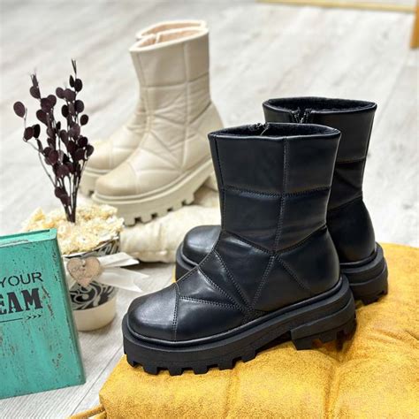 پوشاکس بوت زنانه ساق بلند رنگ مشکی مدل کاپشنی زیپدار کد 61485 پوشاکس