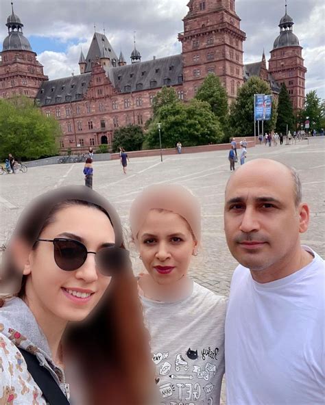 مادر کیمیا علیزاده هم به دخترش پیوست