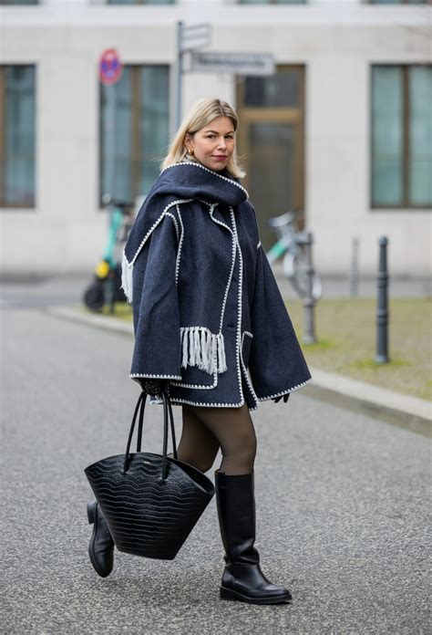 Пальто з шарфом Toteme найбажаніший верхній одяг сезону Читайте на Ukr Net