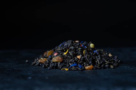 말린 홍차 열매 홍화 꽃잎 맛있고 천연 검은 배경에 느슨한 잎 차 0명에 대한 스톡 사진 및 기타 이미지 0명 갈색 개체 그룹 Istock