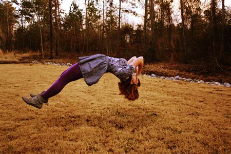 배경 화면 햇빛 경치 포토샵 자연 잔디 하늘 들 아침 마법 정경 레깅스 부츠 떠 있는 익명 편집하다 편집 한 파리 삼각대 나무 식물