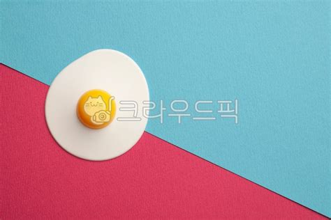 계란 계란후라이 에그 써니사이드업 계란노른자 사진이미지일러스트캘리그라피 네로수작가