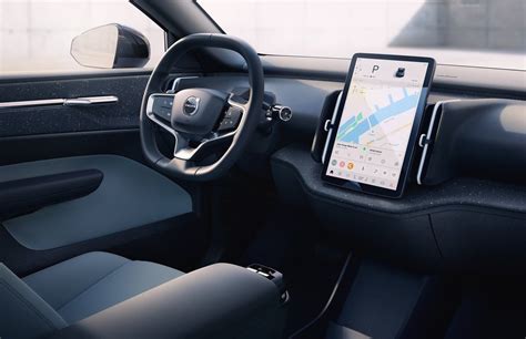 ‘테슬라 나와라 한판 붙자… 볼보 전략 전기차 Ex30 네이트뷰