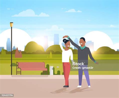 아프리카계 미국인 남자 여자 재미 함께 춤을 커플 시 도시 공원 풍경 배경 행복 한 연인 남성 여성 만화 캐릭터 전체 길이 플랫 가족에 대한 스톡 벡터 아트 및 기타 이미지