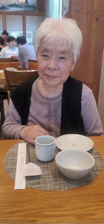 2째딸이 일도 때려치고 할머니 모시고 맛난거 먹으러 왔어용 감사 감사 Youtube