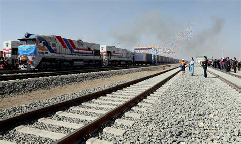 Тавантолгой Гашуунсухайт чиглэлийн төмөр замын гол замыг нээлээ