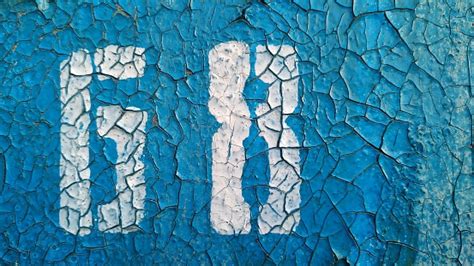 금이 간 파란색 배경에 흰색 페인트가 있는 숫자 68입니다 클로즈업 0명에 대한 스톡 사진 및 기타 이미지 0명 건축 공란 Istock