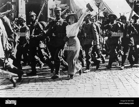 Events First World Warwwi Outbreak Of The War German Soldiers Going