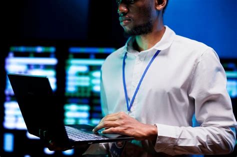 Premium Photo Admin Checking Data Center Supercomputer