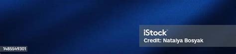 실크 새틴 원단 네이비 블루 추상적인 우아한 배경 부드러운 물결 모양의 주름 휘장 그라데이션 라이트 라인 배경 주제에 대한 스톡 사진 및 기타 이미지 Istock