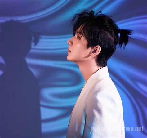 李宏毅赵露思恋情曝光 因戏生情深夜聚餐恋爱实锤了？ 火星