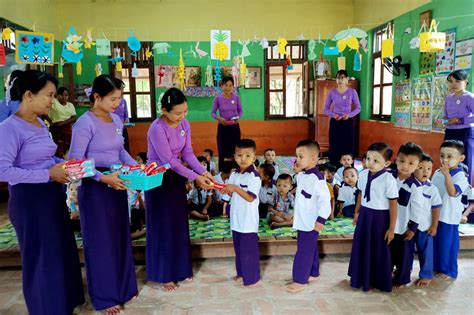 မလှိုင်မြို့နယ်မိခင်နှင့်ကလေးစောင့်ရှောက်ရေးအသင်းပိုင် မူလတန်းကြိုကျောင်းတွင် သွားကျန