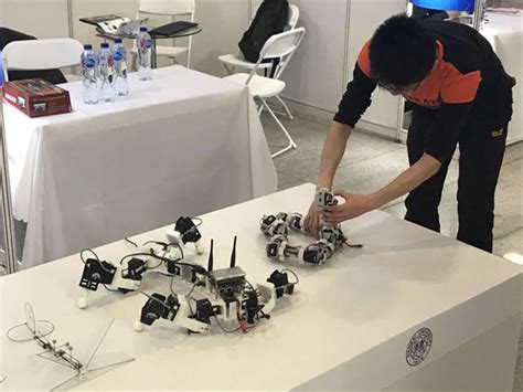 南开人工智能成果亮相津洽会人才智力引进活动