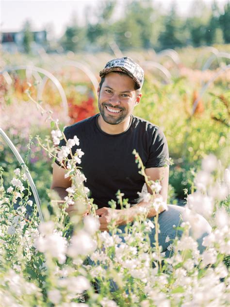 Episode 614 Julio Freitas Of The Flower Hat Designs A Spring Arrangement And Previews His Slow