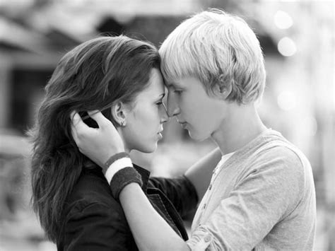 பெற்றோர்களே உங்க டீன் ஏஜ் பிள்ளைக்கு பாலியல் கல்வி பற்றி ஏன் சொல்லி