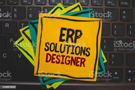 단어 쓰기 텍스트 Erp 솔루션 디자이너 비즈니스 개념 우아한 최적화에 대 한 Modularised 하 고 재사용 가능한 여러 컬러 끈 적 테두리 카드 컴퓨터 키보드 텍스트