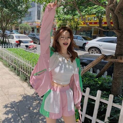 선 스크린 스포츠 여성 여름 소금초록 핑크 배색 반바지 캐주얼 바람막이 후드 트레이닝 셋트 에이블리