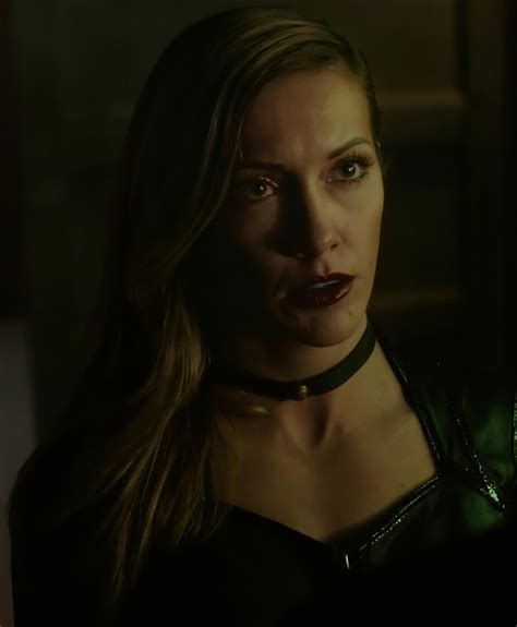Katie As Black Siren In Arrow Rkatiecassidy