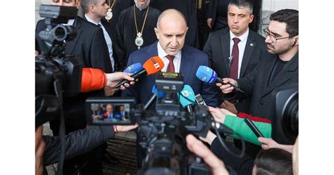 Румен Радев отложи връчването на мандата за понеделник