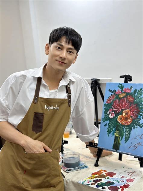 Nam ca sĩ Việt từng tốt nghiệp thủ khoa nay là nhân tố gây chú ý