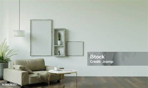 밝은 배경에 격리된 거실의 소파 뒤에 있는 나무 바닥의 포스터 프레임 모형 3d 렌더링 3d 그림 0명에 대한 스톡 사진 및 기타 이미지 Istock