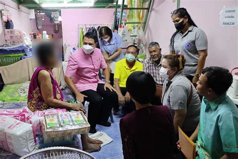 นายกฯ เยี่ยมผู้ป่วยติดเตียง ผู้ป่วยเรื้อรั้ง ผู้พิการ ผู้สูงอายุ ที่มีภาวะพึ่งพิงและผู้ด้อยโอกาส