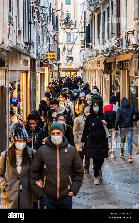A Crowded Street In Venice With People Walking Not Respecting The Rules