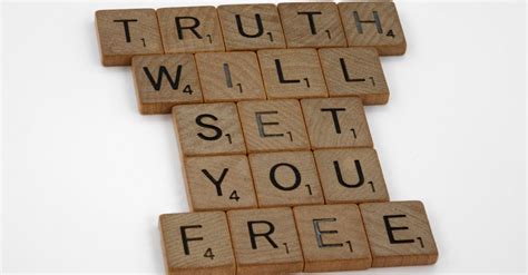 가벼운 게임 교육 구성 권한 부여 균형 글자 맞추기 조각 긍정 나무 기와 나무 질감 단어 단어 게임 독창성 동기 부여 디자인 레터링 메시지