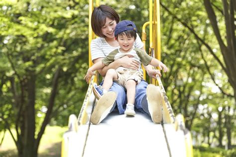東京都内で子どもと一緒に楽しもう！屋外のアスレチック施設・大型遊具がある公園15選 [ママリ]