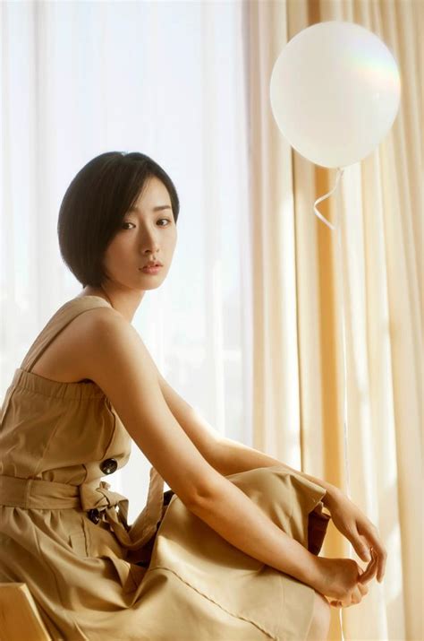 傳承經典絕美壁紙 短髮溫婉的女孩 慵懶下午的小情緒 每日頭條