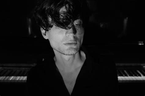 Pianistul Andrei Irimia Lansează Turneul Lights And Shadows • Muzică • Zile și Nopți