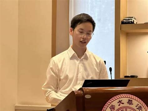 清华毕业搬砖男孩选择回家乡 周到上海