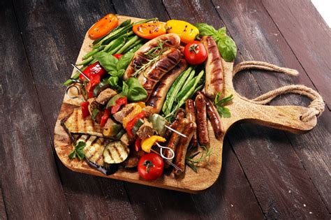 맛 있는 구운 고기와 야채를 곁들인 바베 큐 야채와 함께 꼬치에 구운 돼지고기 쉬 시 또는 케밥 음식 배경 Shashlik 0명에 대한 스톡 사진 및 기타 이미지 Istock