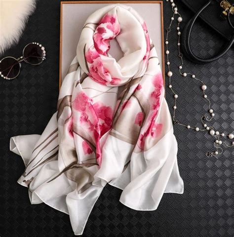 36 Elegant Silk Scarves Every Woman Should Have Judaica In The Spotlight