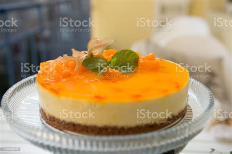 바닐라 민트 사프란이 있는 홈메이드 탠 저 린 치즈 케이크 사프란에 대한 스톡 사진 및 기타 이미지 사프란 치즈케이크 0명 Istock