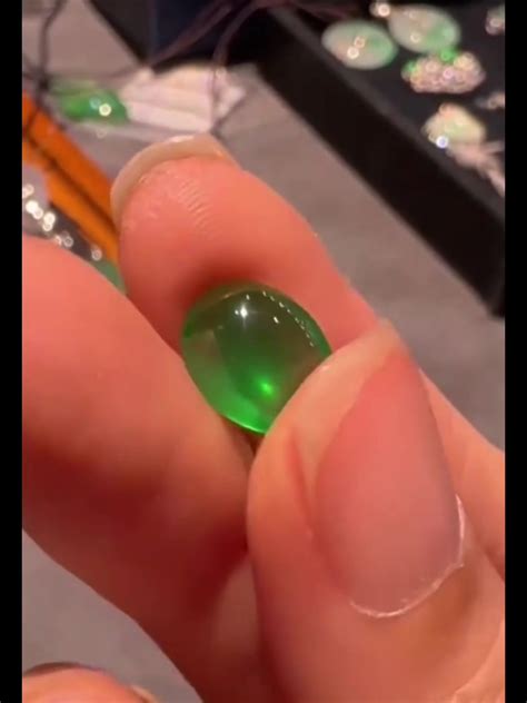 ေက်ာက္ေကာင္းေလးတလံုပါ ေဘာ္ဒီအသားဆန္းေလးကိုအစအဆံုးလိုက္ျပသြားတဲ႕videoေလးကိုမိတ္ေဆြမ်ားအလ