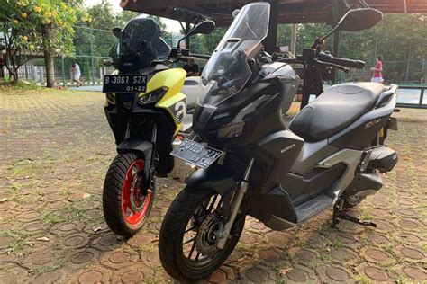 Foto Komparasi Fitur Honda Adv 160 Dan Aprilia Sr Gt 200